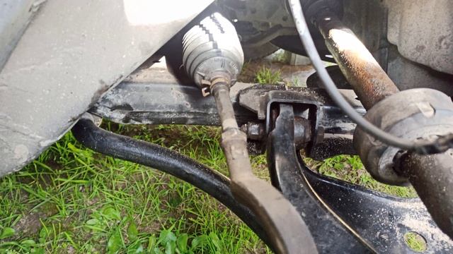 ЗАМЕНА РУЛЕВЫХ НАКОНЕЧНИКОВ в Nissan Almera III (G15)  во ДВОРЕ