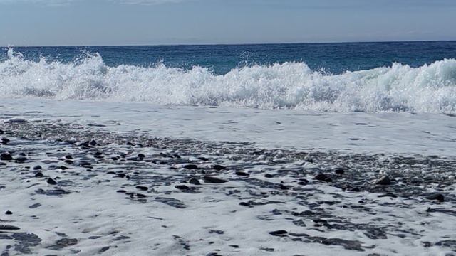 Пицунда волны медленно