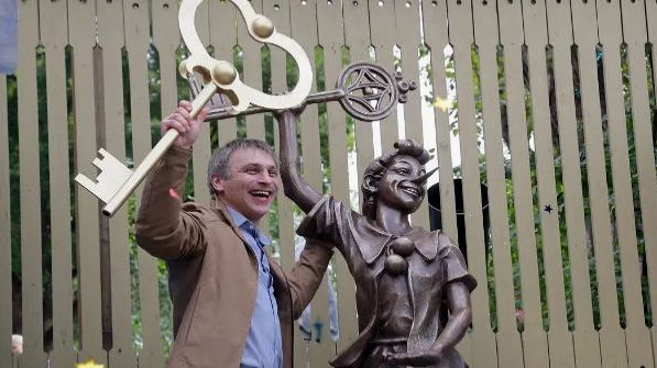 Самара. Буратино, Змей Горыныч и Аленький цветочек на одной улице.