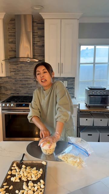 Завершаем 2025 год серьёзной подготовкой чеснока! Измельчаем, замораживаем, нарезаем кубиками!🧄✨