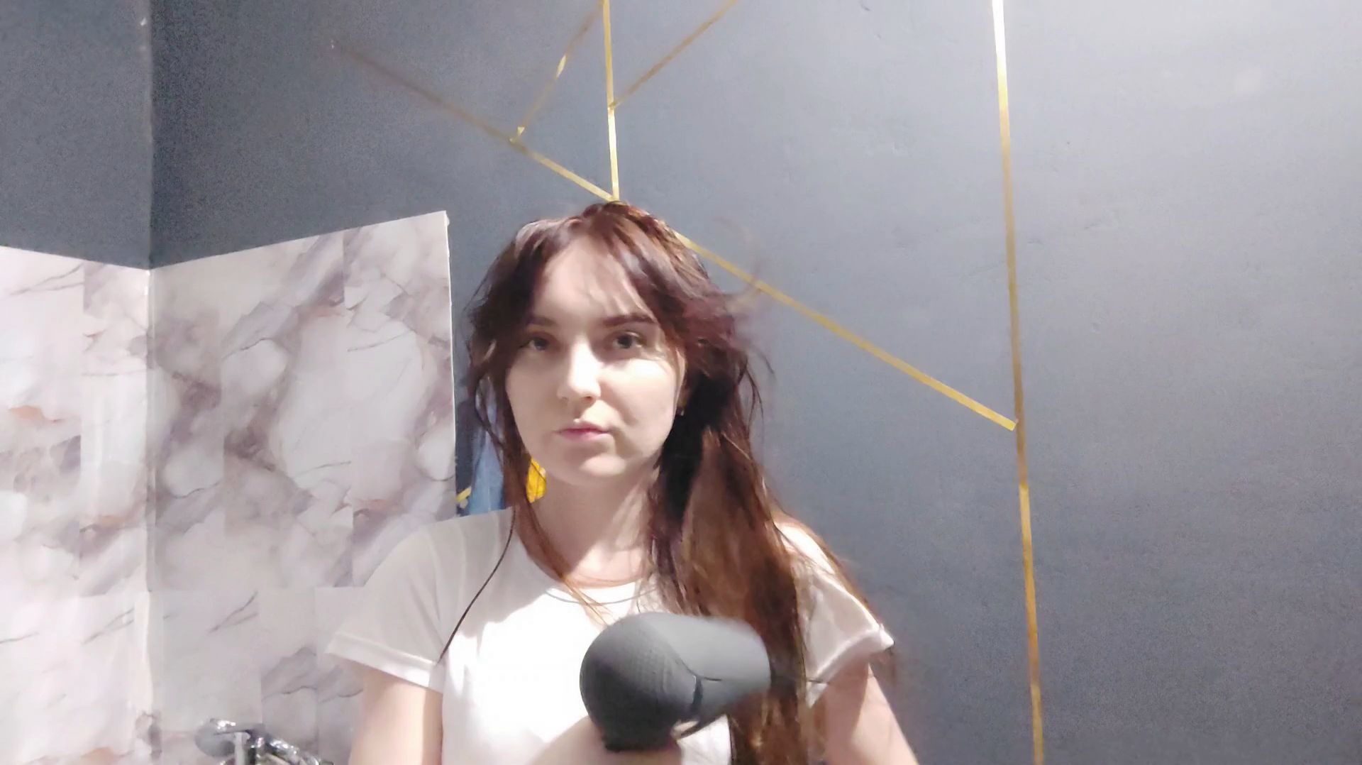 [Лирка] Сушу волосы феном