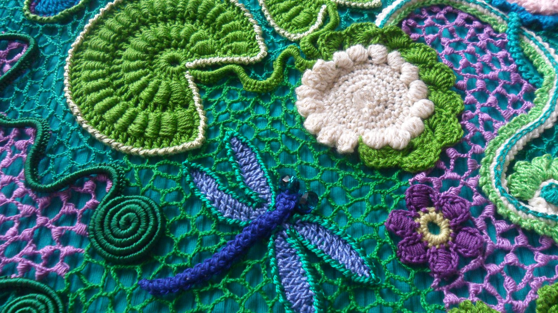 Ирландское кружево - фрагмент платья крупным планом