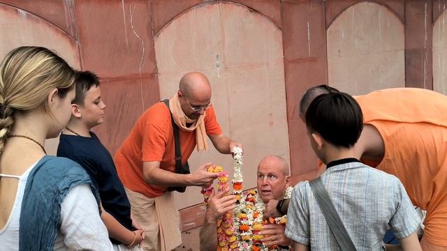 2025_10_27 | BB Govinda Swami | Обмен гирляндами. Чандра-саровар, Врадж