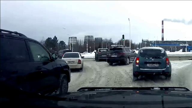 По ходу случилась авария у Ленты в Омске