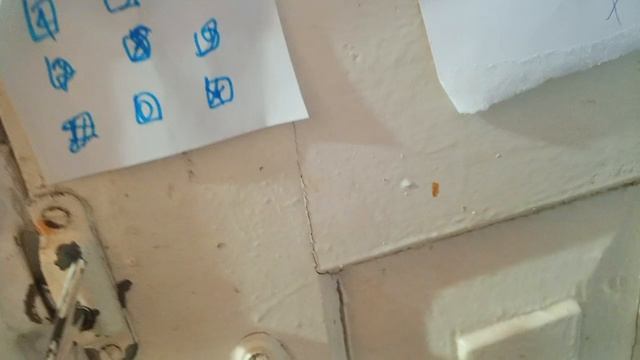 Я положил ножницу в дверь 0001! Я стучал дверь в 3 раза, и пропал! #doors #дорс #двери