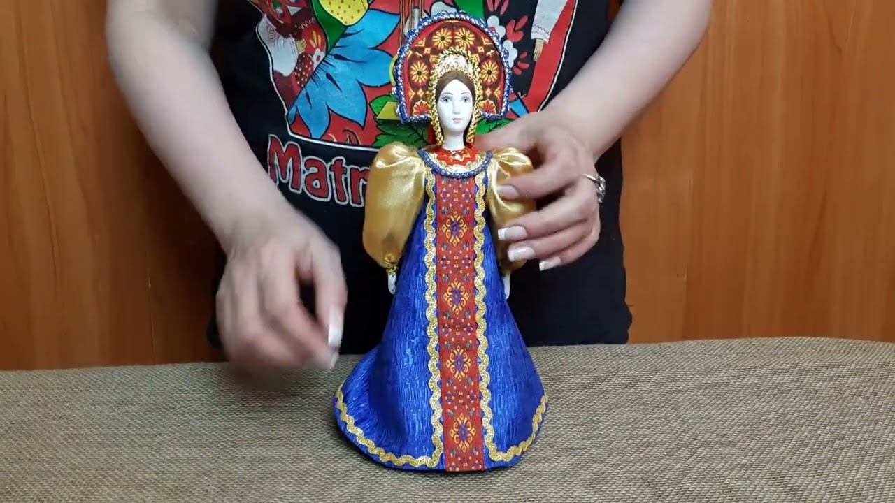 Народная кукла в кокошнике На прогулке