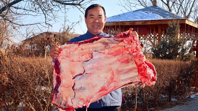 60 долларов за стейк! Тушеный в дюжине специй с лапшой! Такой аппетитный! Кухня Китая