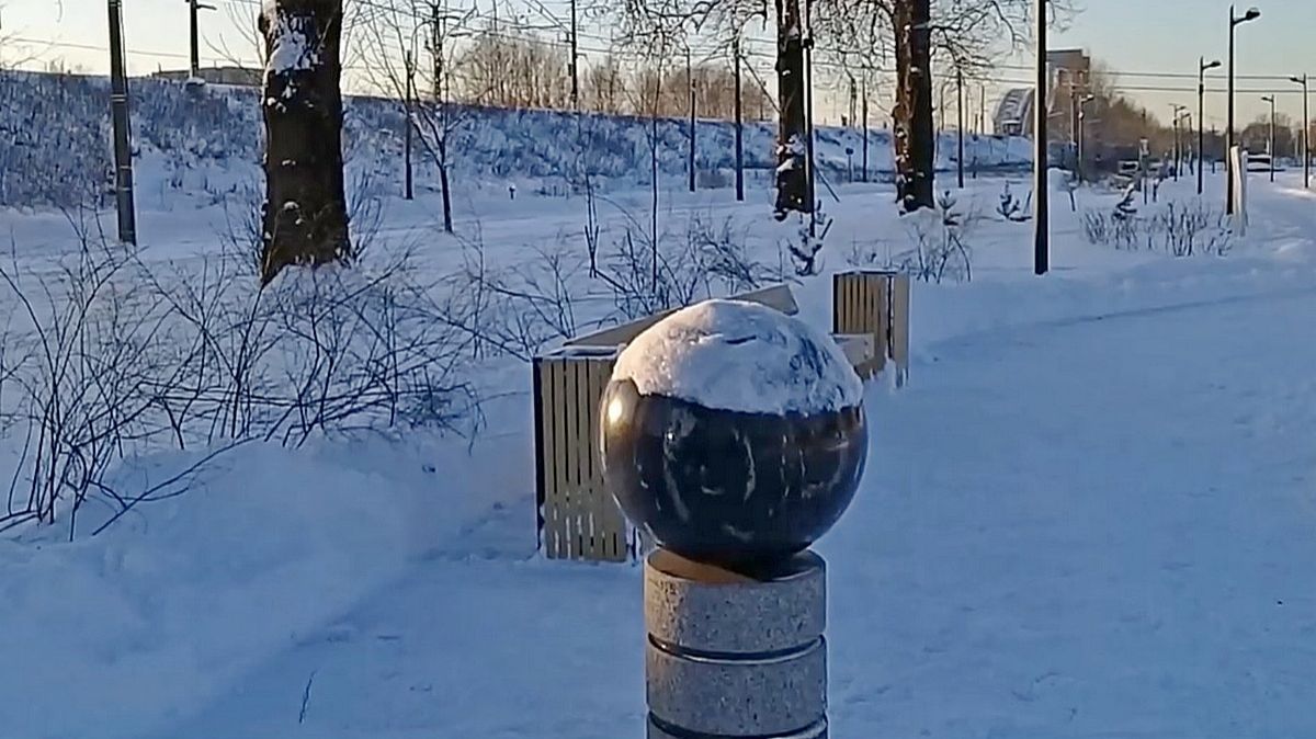 В сквере Юрия Кнорозова