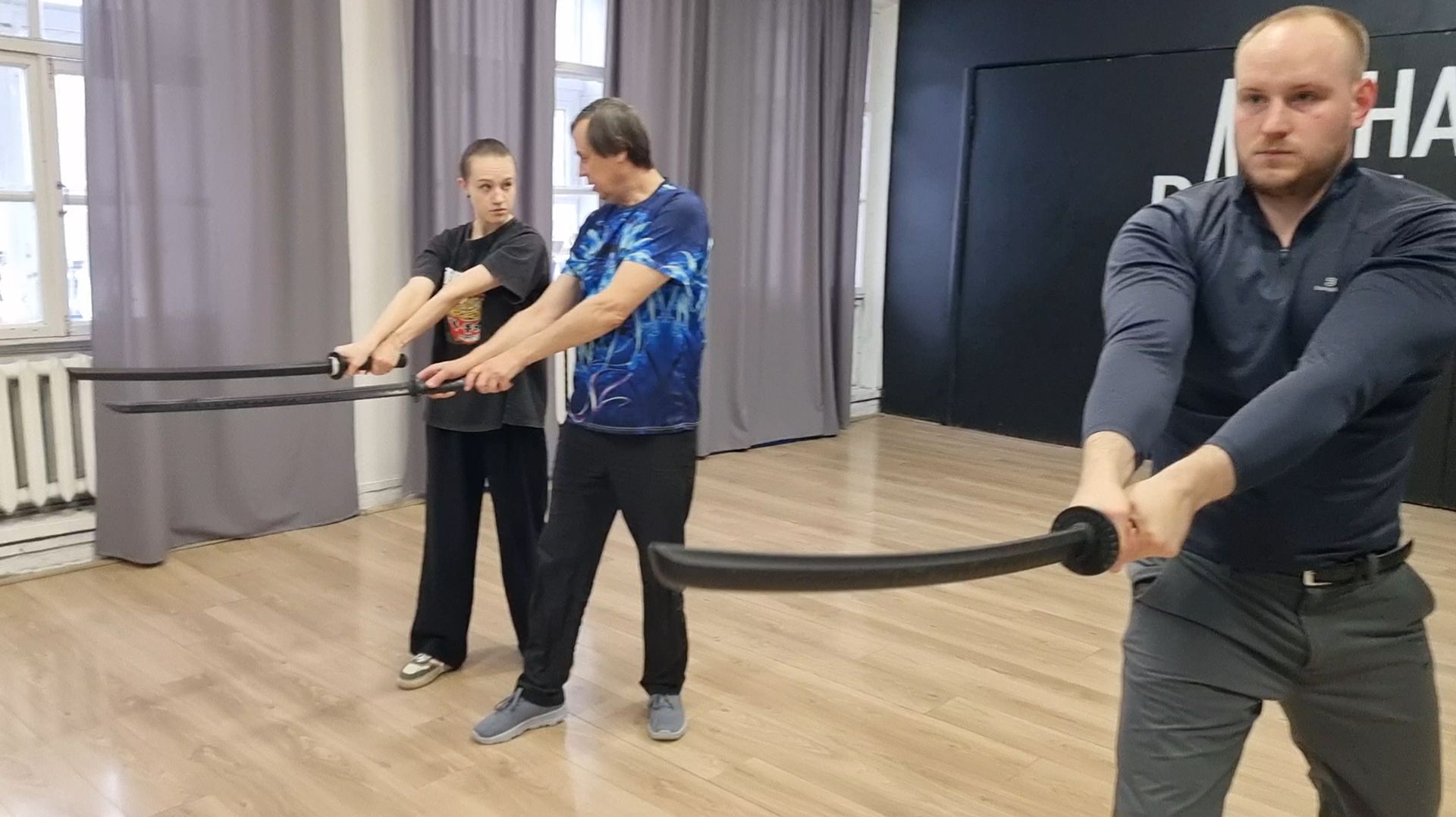 Как правильно наносить удары мечом катаной котэ ути в школе японского фехтования Katana Club