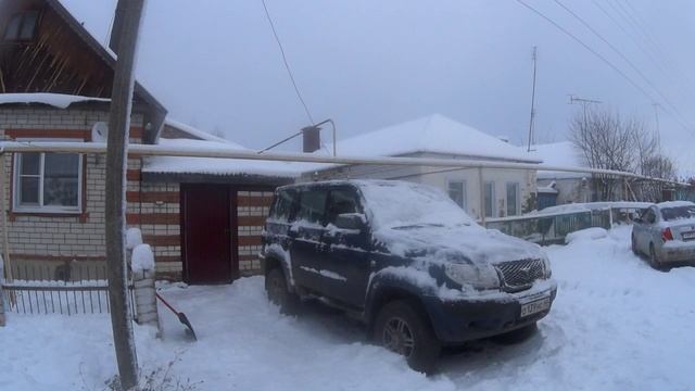 Скинул сугроб с Патриота, подготовил к поездке.