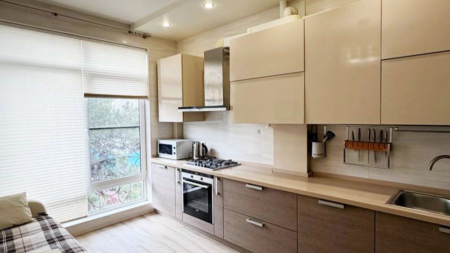 Цена квартиры в Геленджике 14 млн.р. Двухкомнатная квартира на улице Курзальной и улицей Совхозной.