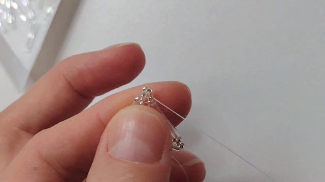 Переливающиеся серьги из бисера 💖