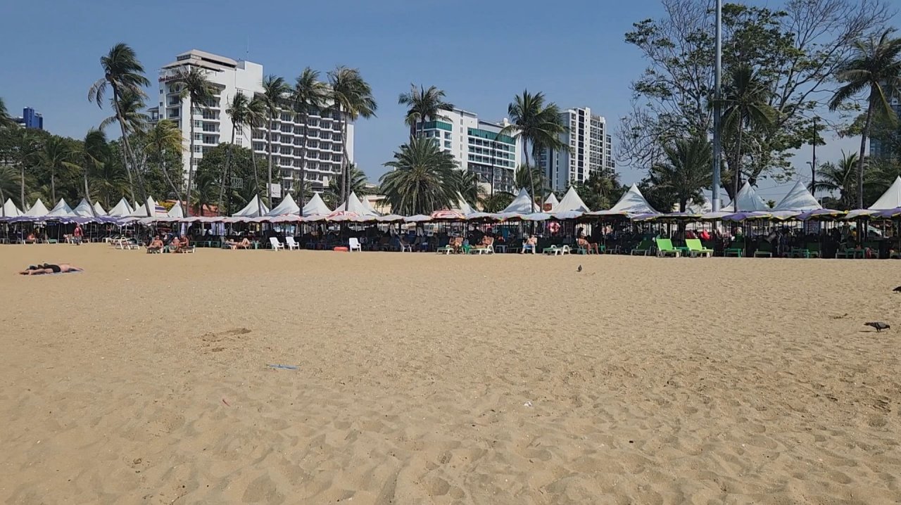 Пляж Паттайя из воды пляжа Паттайя ⛱️🎄