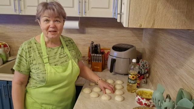 К НАМ ЕДУТ ЮРА И МОЙ ПЛЕМЯННИК САНЬКА. ЖАРЮ ПИРОЖКИ.