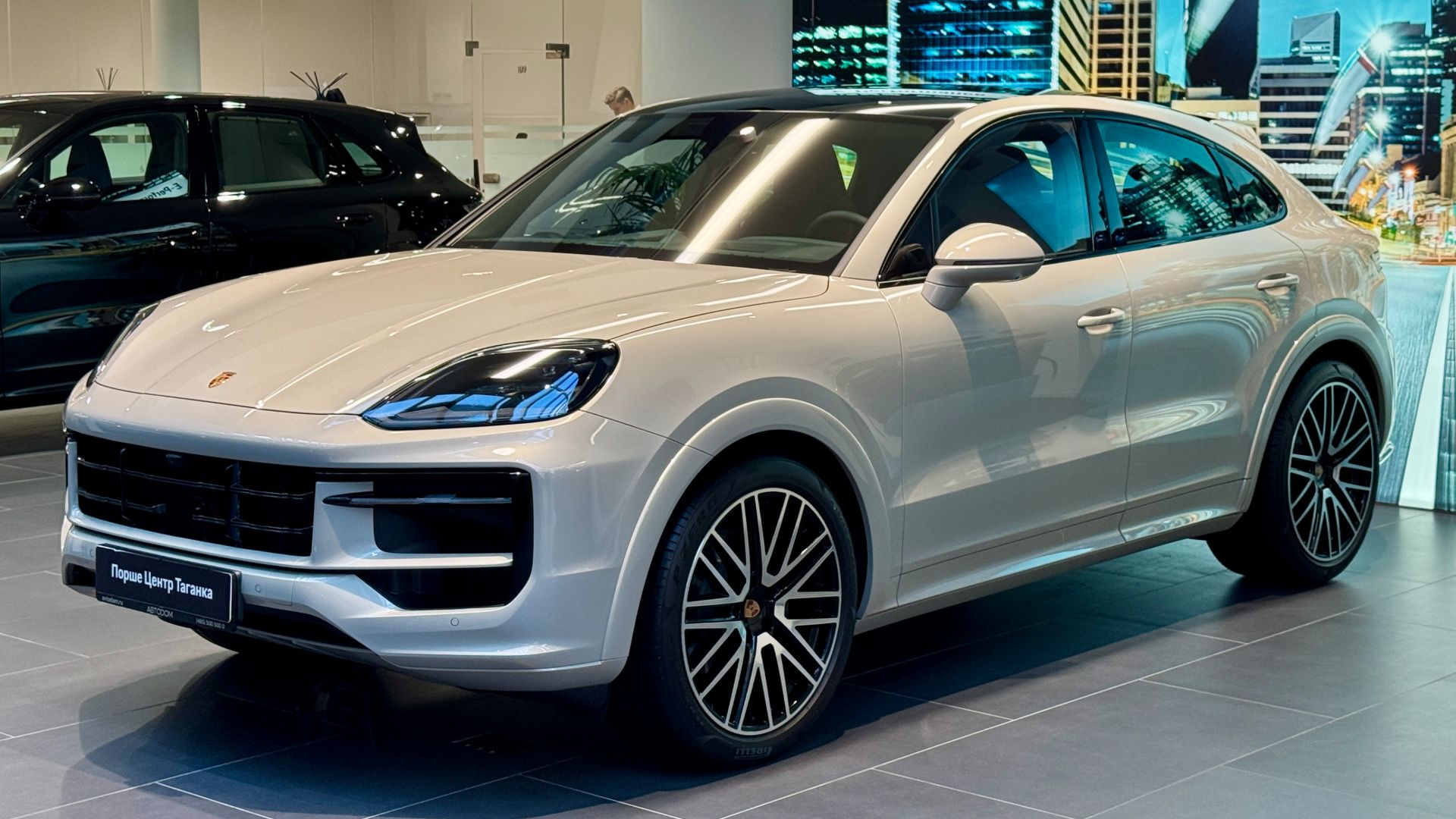Porsche Cayenne Coupe 2025 Cashmere beige/Barrique