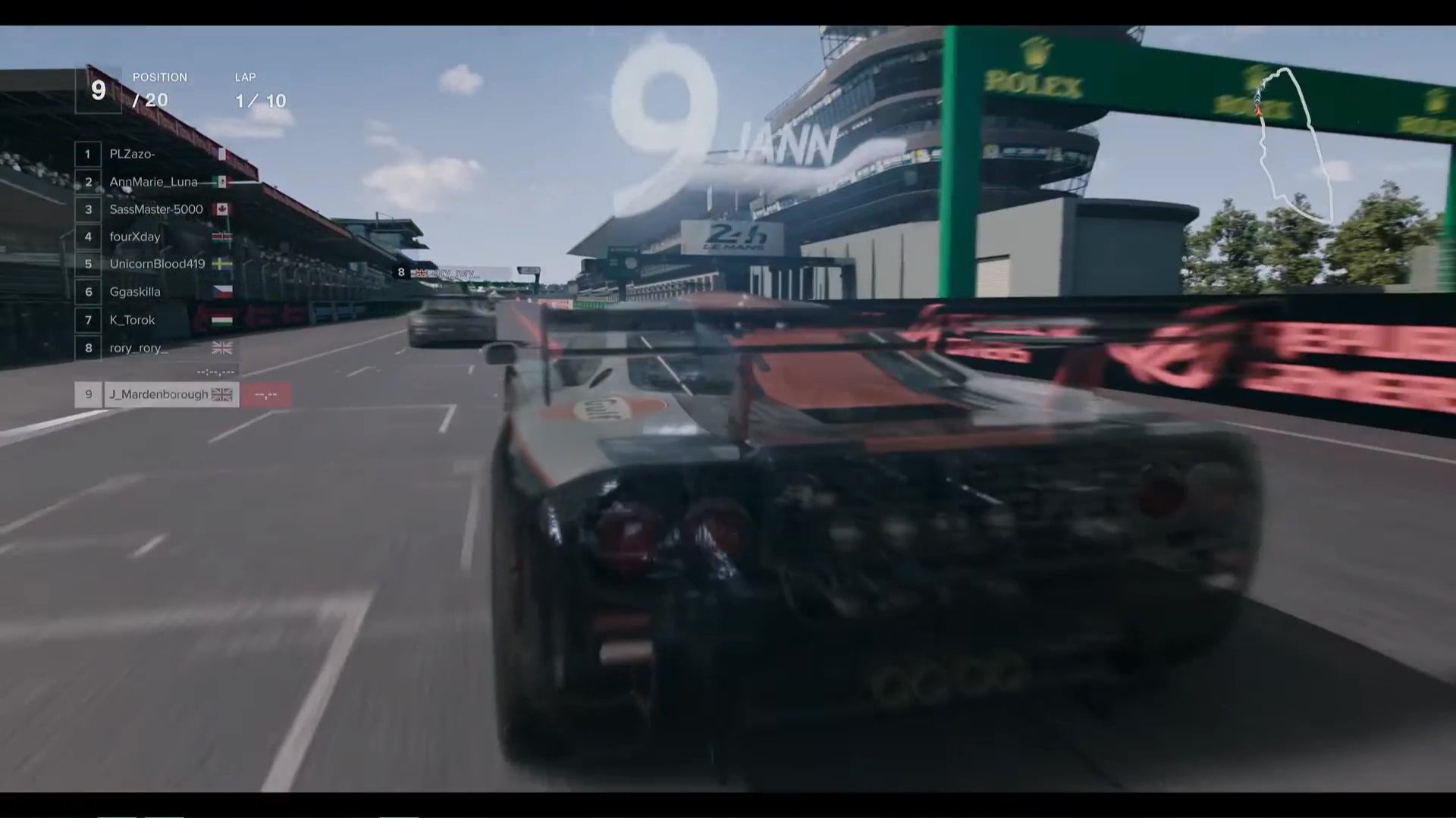 Представил себя за рулем гоночной машины