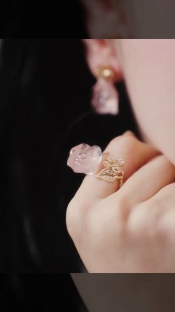 07-01-2026GRAZIA (Красное шоу) С началом новой главы Дорогая, познающая себя, ярко сияет.