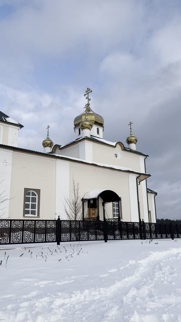 Храм во имя Казанской иконы Божией Матери. Село Арамашево в Свердловской области зимой