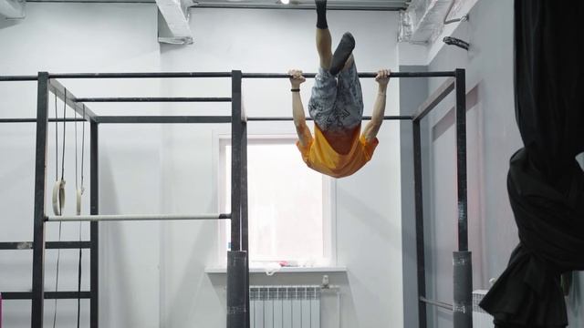 Парень с хрупкими костями бросил вызов болезни и установил рекорд России / Сильные люди