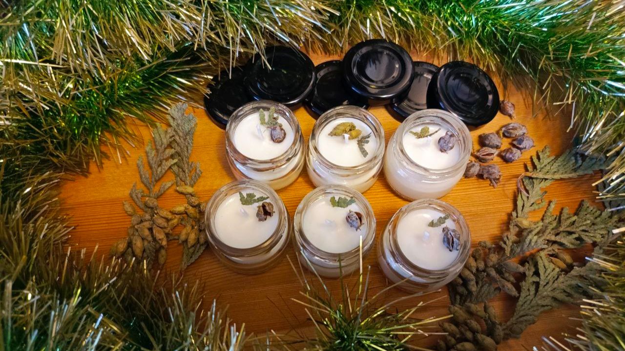 Контейнерные новогодние свечи варю. Запах хвойных.