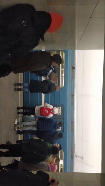 Ст.метро Технологический институт 2, Ленинград (СПб), Синяя  Линия - интерьер, пассажиры, поезда