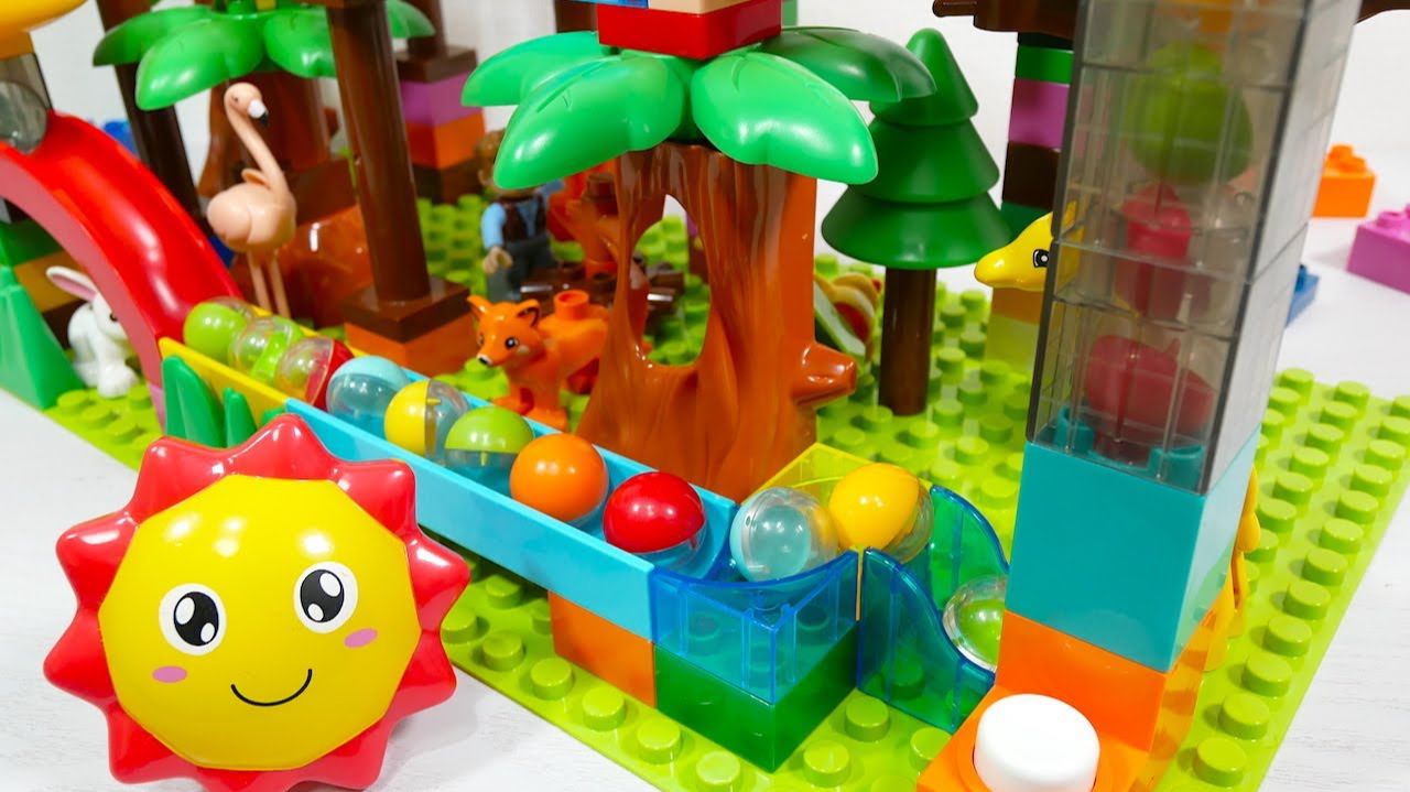 СТРОИМ ГОРКУ ДЛЯ ШАРИКОВ С СОЛНЫШКОМ КАТАЕМ ШАРИКИ ВИДЕО ДЛЯ ДЕТЕЙ ДЕТСКИЙ КАНАЛ ИГРАЛКИ-ЗАЛИПАЛКИ