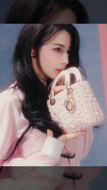 GRAZIA (Красное шоу)  В момент начала новой главы Дорогая Дильраба  погружается в путешествие .