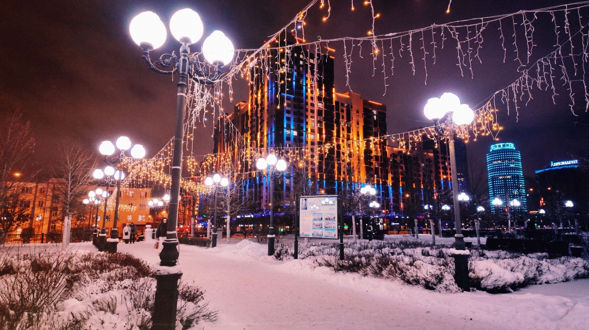 Зимний Екатеринбург ❄️ КТТ Космос и сквер Бабыкина | 4K Walking Vlog