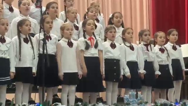 "Загрустила что-то Баба Яга", Исполняет: Младший хор, 12 лет