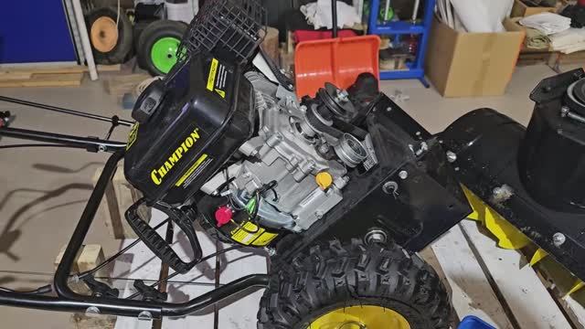 Как заменить ремень на снегоуборщике Champion