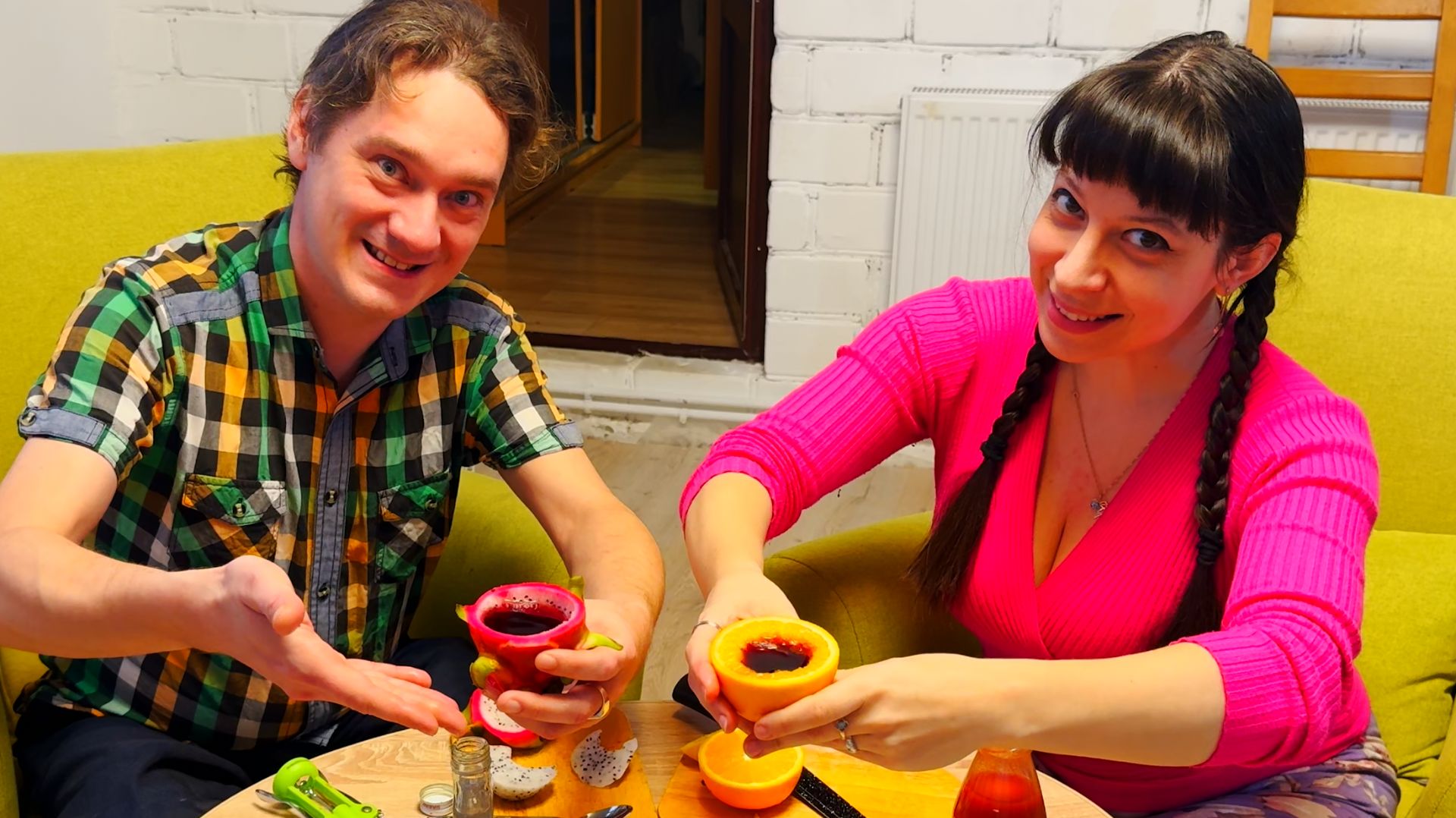 Делаем бокалы из разных фруктов и овощей и пробуем из них пить!