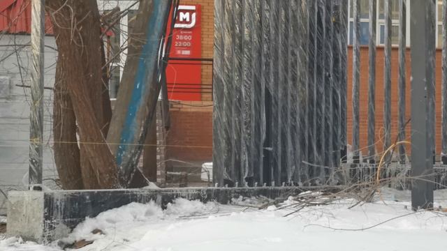 Забор из вертикалей, без лаг (вообще)