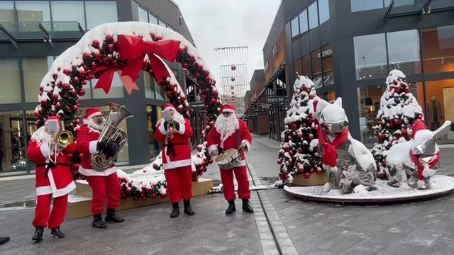 Песенка о медведях (Где-то на белом свете, там где всегда мороз) - ансамбль Санта-Клаусов