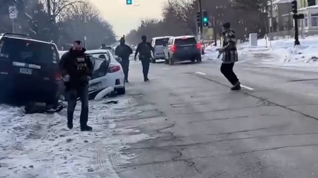 Трамп поддержал убийство женщины офицером (стрелял 3 раза в упор и убивал зная что его снимают)