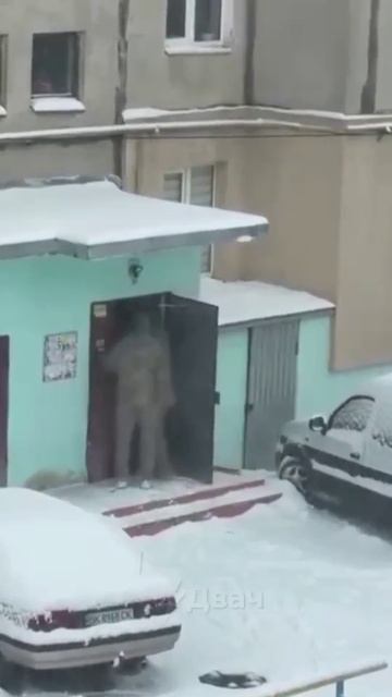 ТЦК применили перцовый баллончик против 15-летней девушки,пытавшейся защитить отца от мобилизации