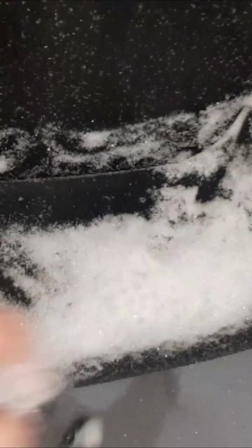 Почему на НИВЕ ТРЕВЕЛ И НИВЕ ШЕВРОЛЕ зимой багажник открывать не удобно?