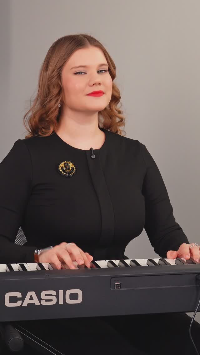 Тренер по вокалу для детей и взрослых Дина Марченко верт.