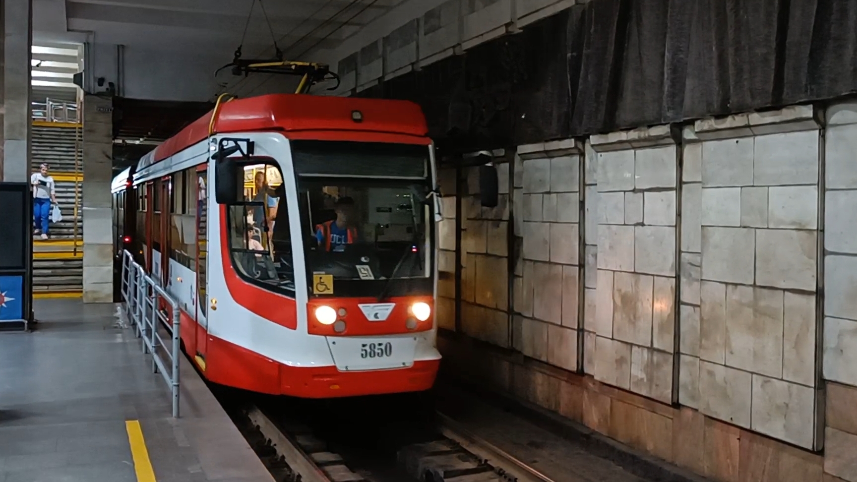 Волгоградский метротрам. Трамваи по СМЕ на станции Комсомольская