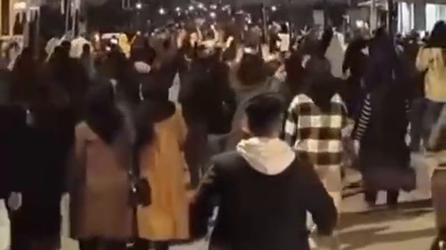 В Иране начались крупные массовые протесты.