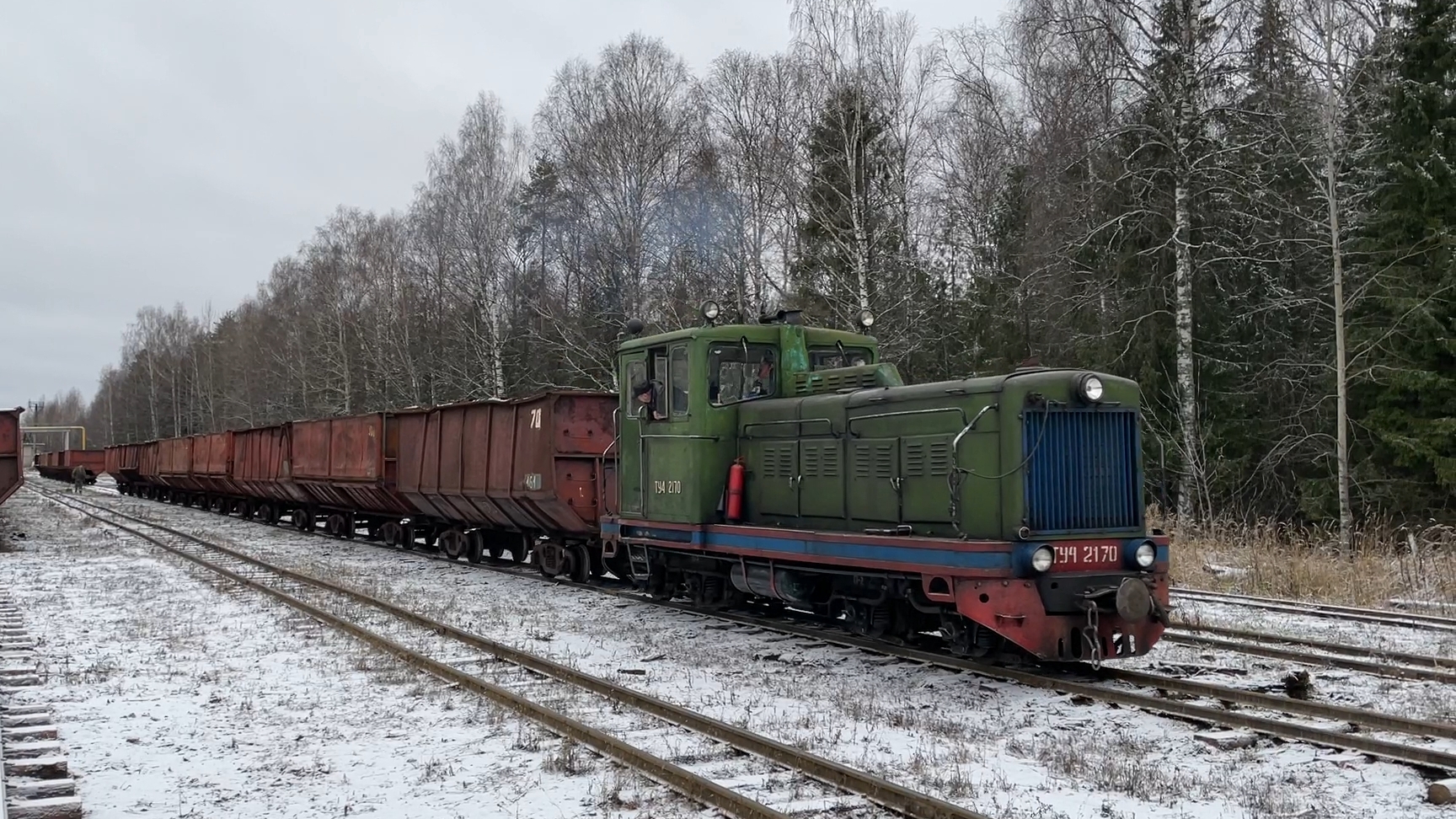 Маневровая работа на узкоколейке. Тепловоз ТУ4-2170