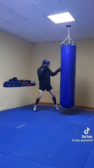 Как правильно научиться бить боковые удары рукой. АРБ