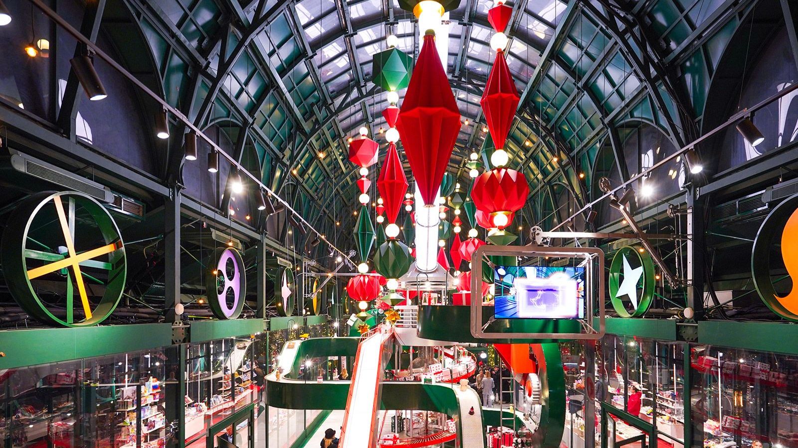 Фабрика новогодних подарков на Болотной площади