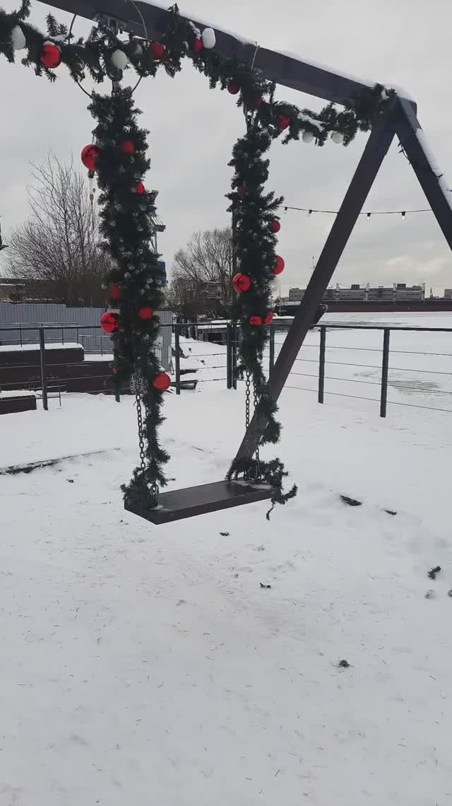 Брусницын и Севкабель порт на Василевском острове Санкт-Петербурга.mp4