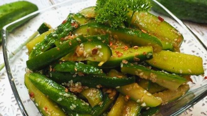 Салат огурцы по-корейски.