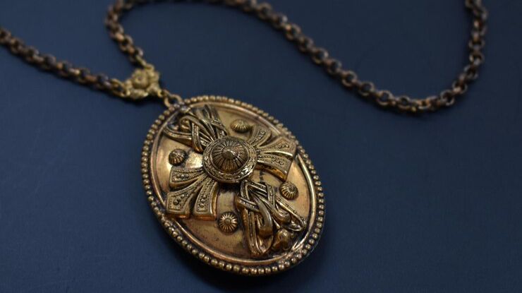 Серьезная история из жизни  " Медальон "