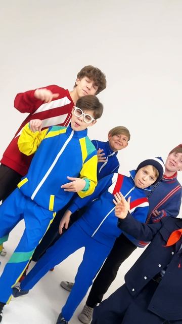 Пакетик брать будете? Я: пою