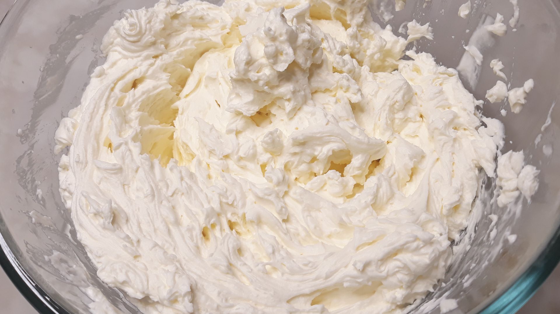 Крем чиз с сыром маскарпоне и сливками для торта и пирожных