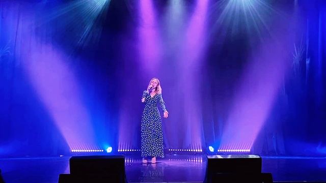 Вика Амрит — «Зачем ты застрял в моей голове» | Авторская песня | Живое выступление