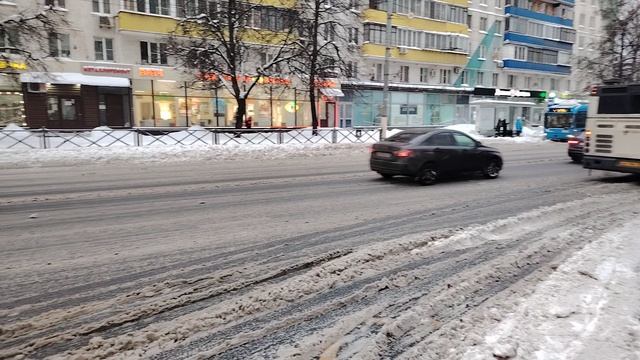 движение транспорта в городе Химки
