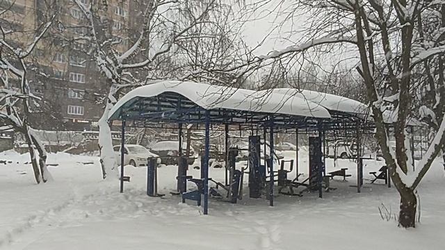 В Зимнем лесу !!!   Деревья ветви грустно наклонили под тяжестью посланников зимы, они о лете...